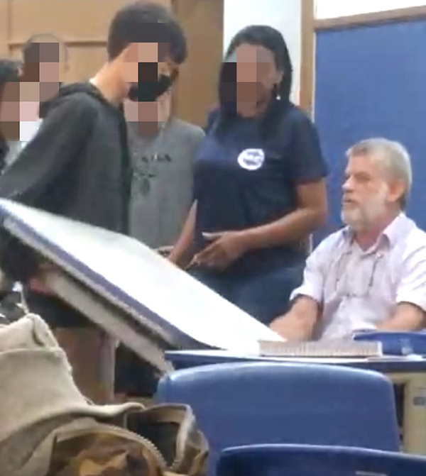 Aluno Agride Professor E Diretoria Anuncia Programa De Combate A Violência